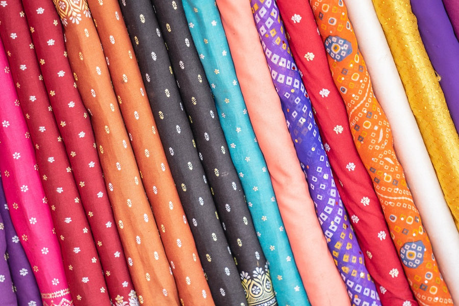 Tipuri de Materiale Textile: Ghid practic despre alegerea și utilizarea lor